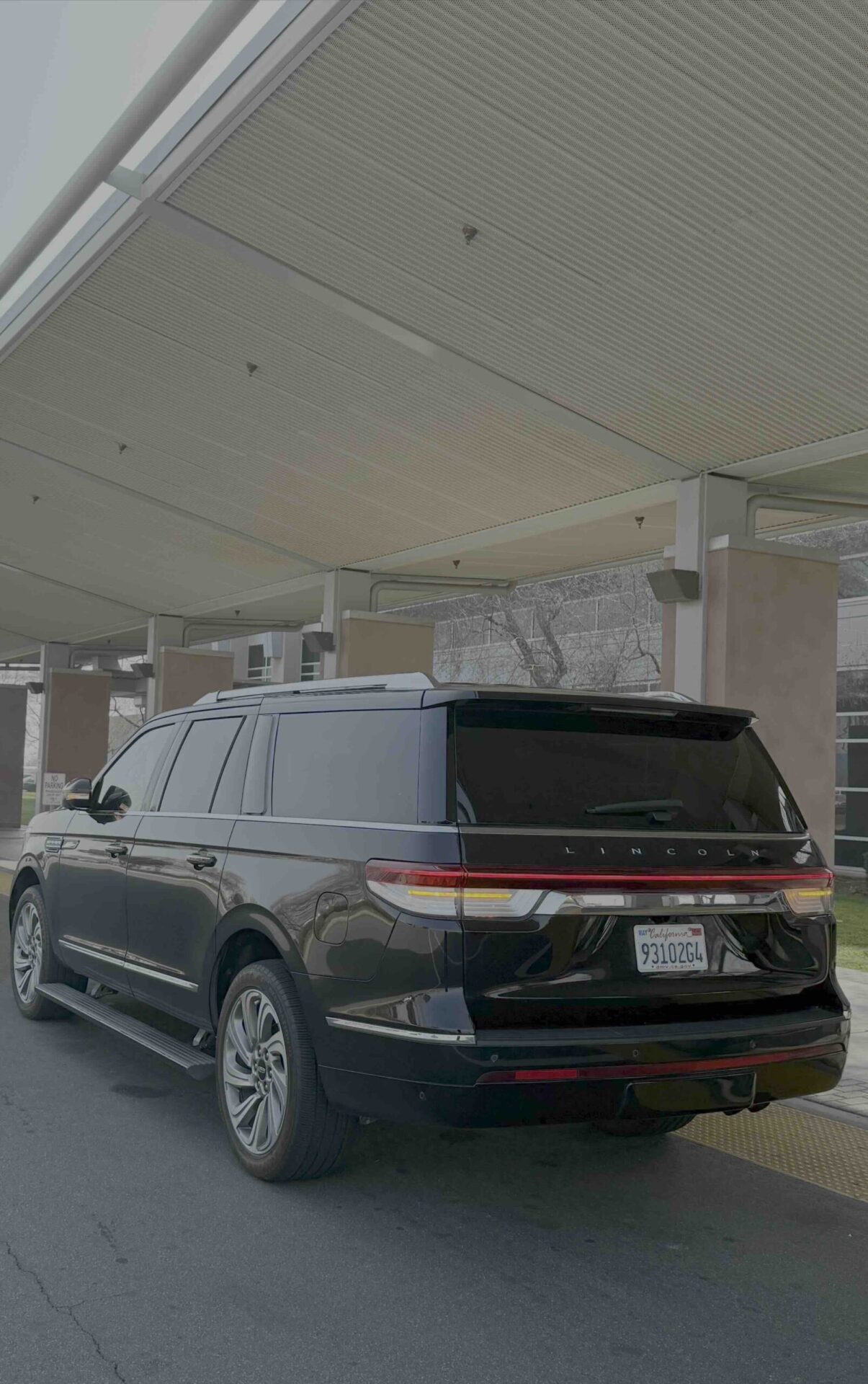 LAX to Hollywood Car Service for Hotels and Attractions | Emelx